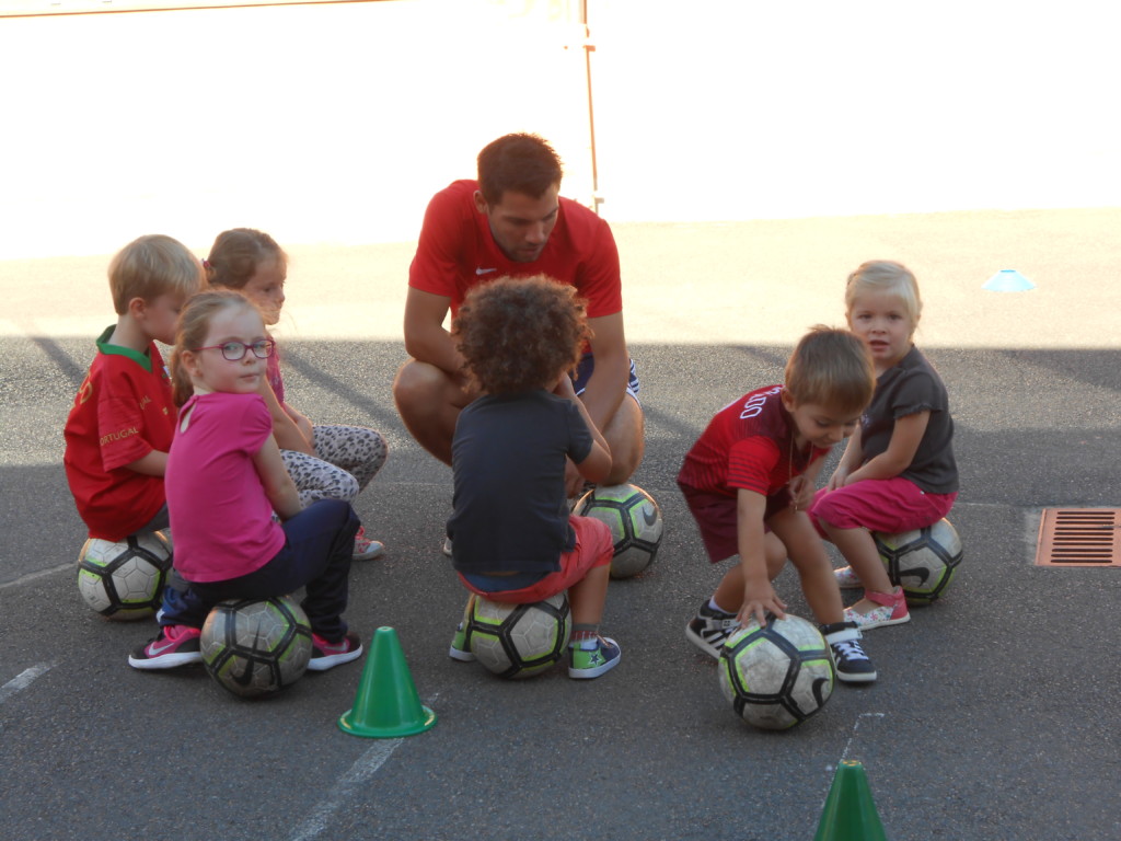 Le cycle FOOT maternelle recommence ! Youpi ! – Ecole Sainte Marie Réaumur